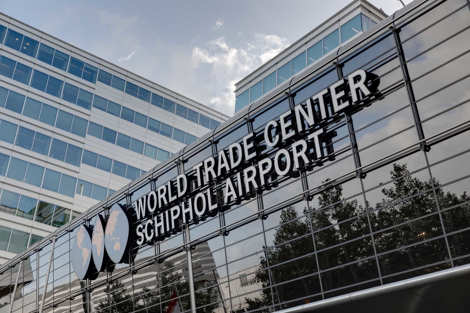 DVB Bank verlengt huur in WTC Schiphol Airport | Schaub & Partners ...